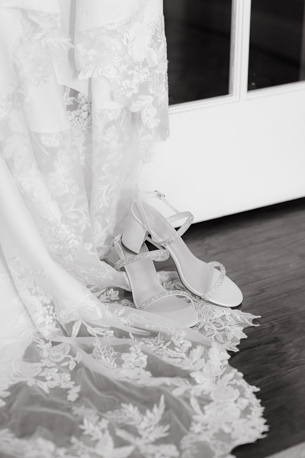 Kaitlynn & Brandon | Kokies Venue in Evansville - brittneymoseby.com